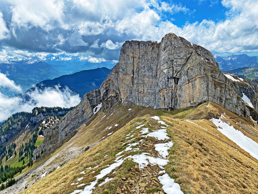 Widderfeld阿尔卑斯山峰位于瑞士皮拉图斯山脉和Emmental阿尔卑斯山高清图片下载-正版图片506608483-摄图网