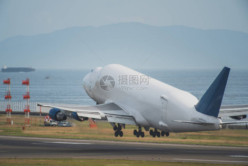 747机从楚布中央国际机场起飞的梦想劫机者高清图片下载-正版图片506611276-摄图网