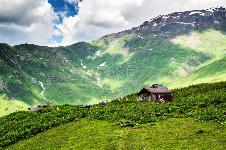 高加索山脉的高清图片下载-正版图片506612758-摄图网