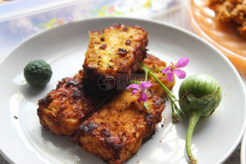 油脂是来自印度尼西亚的典型食品Tempe由大豆制成Tempe用高清图片下载-正版图片506621920-摄图网