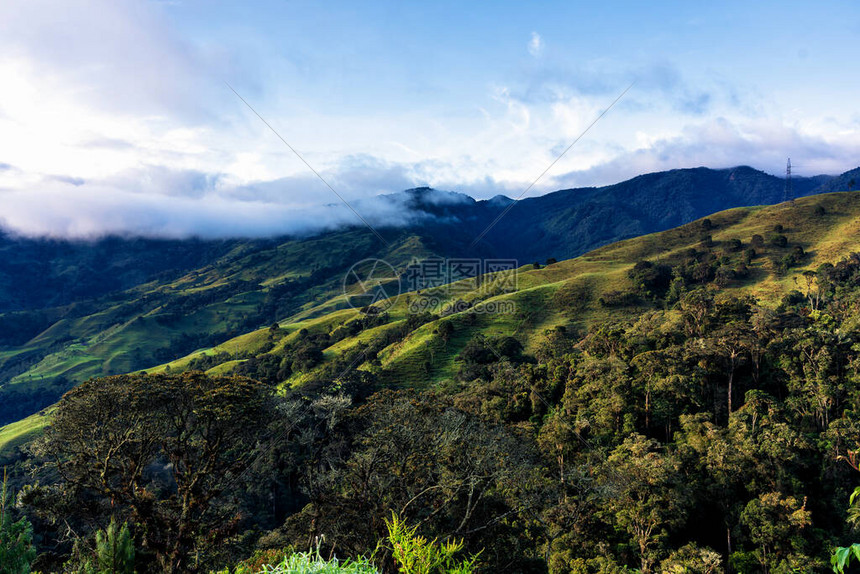 南美洲哥伦比亚农村山区和高地的全景观高清图片下载-正版图片506623862-摄图网