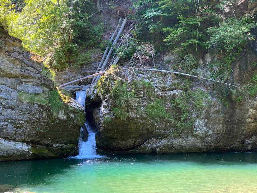 较低的Giessenfall瀑布DerUntereoderKleiner瀑布在Thur河和上托根堡地区高清图片下载-正版图片506636390-摄图网