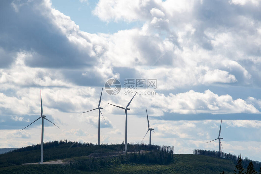 97c号公路附近山丘上的一高清图片下载-正版图片506639117-摄图网