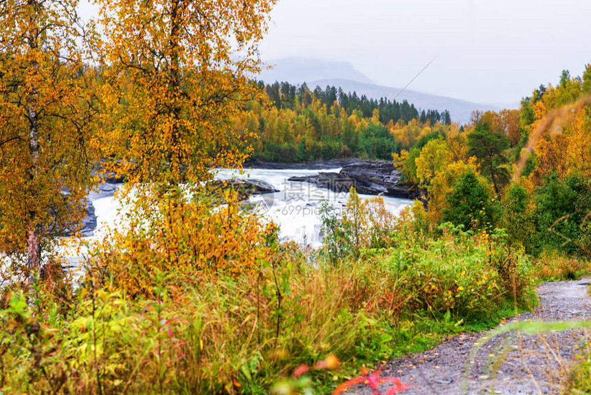 位于挪威TromsogFinnmark地区Tamok山谷的Bard高清图片下载-正版图片506663479-摄图网