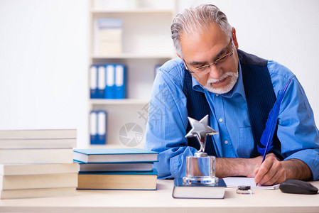 作家卡通图片_作家卡通素材图片大全_摄图网