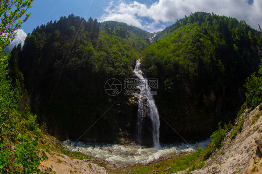 从Rize市Ayder村Kackar山上的GelinTu高清图片下载-正版图片506711466-摄图网