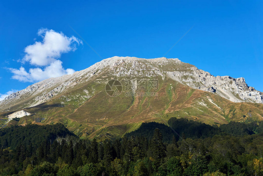 俄罗斯高加索地区奥什滕山的景色高清图片下载-正版图片506742180-摄图网