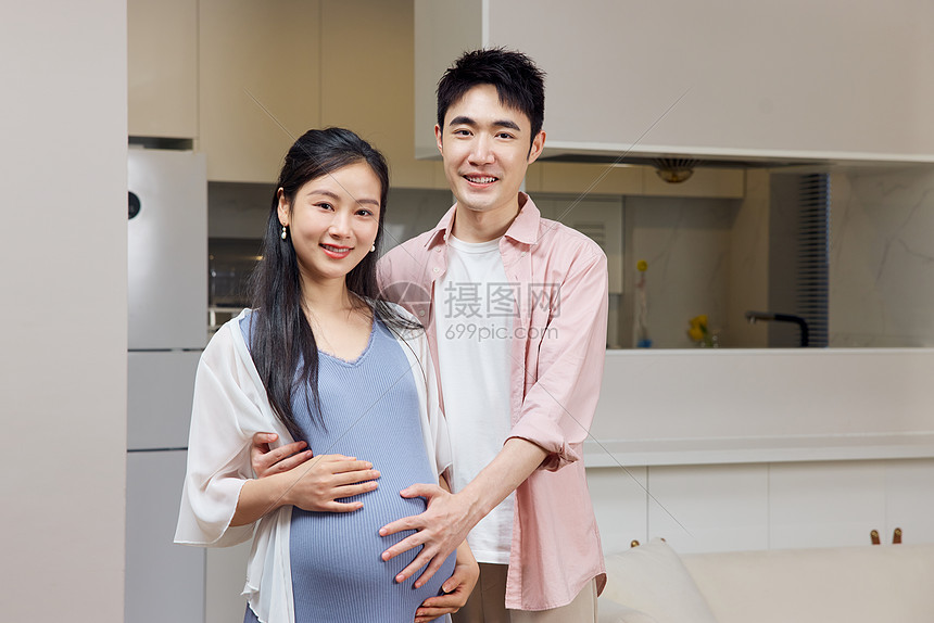 怀孕的妻子高清图片下载-正版图片506949066-摄图网