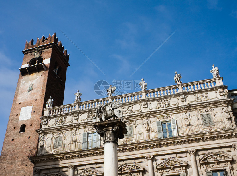 Gardella塔PalazzoMaffei和挂着一只双翼狮子的柱子高清图片下载-正版图片506959361-摄图网