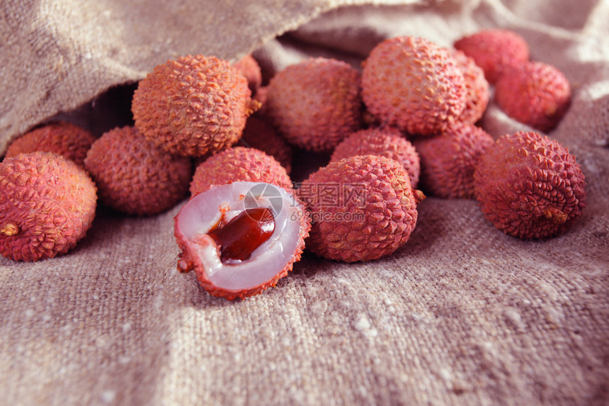 Litchi装在袋子里高清图片下载-正版图片506970478-摄图网