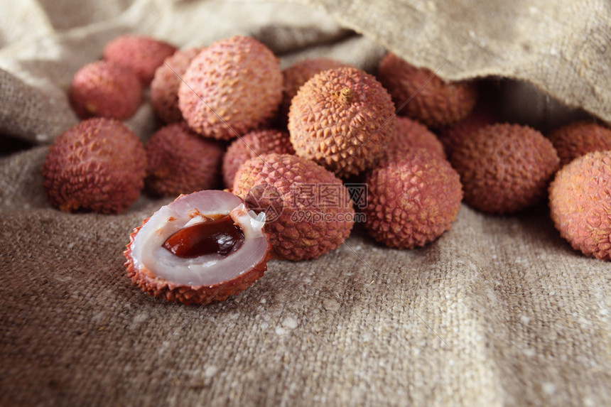 Litchi装在袋子里高清图片下载-正版图片506978631-摄图网