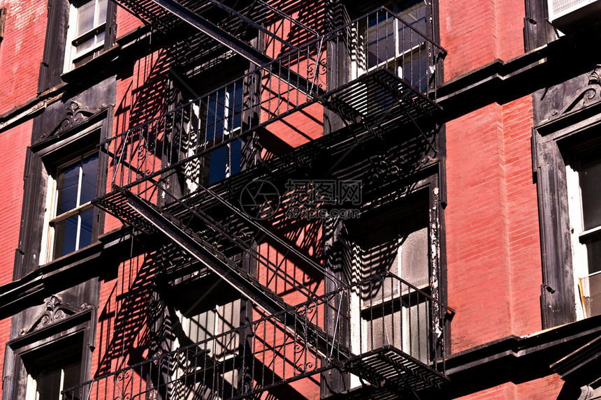 纽约市中心老房子的消防梯高清图片下载-正版图片506993650-摄图网