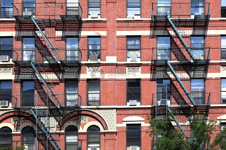 纽约市中心老房子的消防梯高清图片下载-正版图片506993664-摄图网