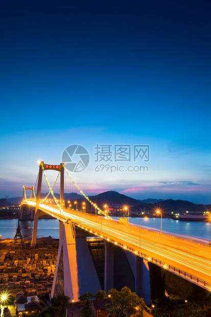 夜间在Xiam高清图片下载-正版图片507002311-摄图网