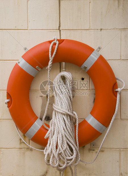 有绳索的救生圈高清图片下载-正版图片507016809-摄图网