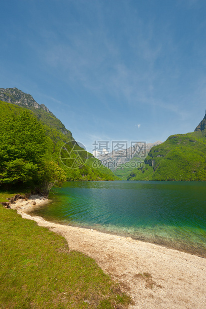 多洛米特人湖中的Lagode高清图片下载-正版图片507062141-摄图网