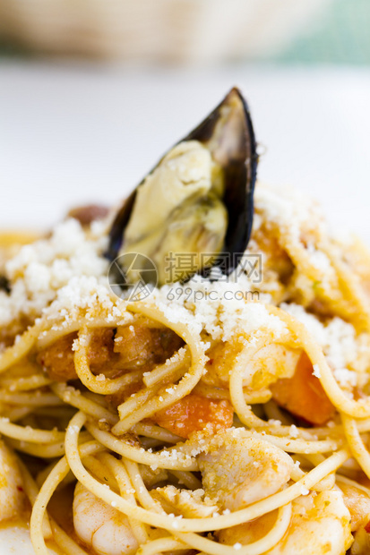 Spaghetti码头配有海鲜辣椒高清图片下载-正版图片507077834-摄图网