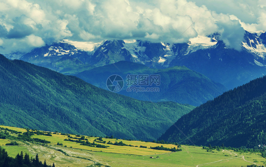 高加索山脉全景高清图片下载-正版图片507199336-摄图网