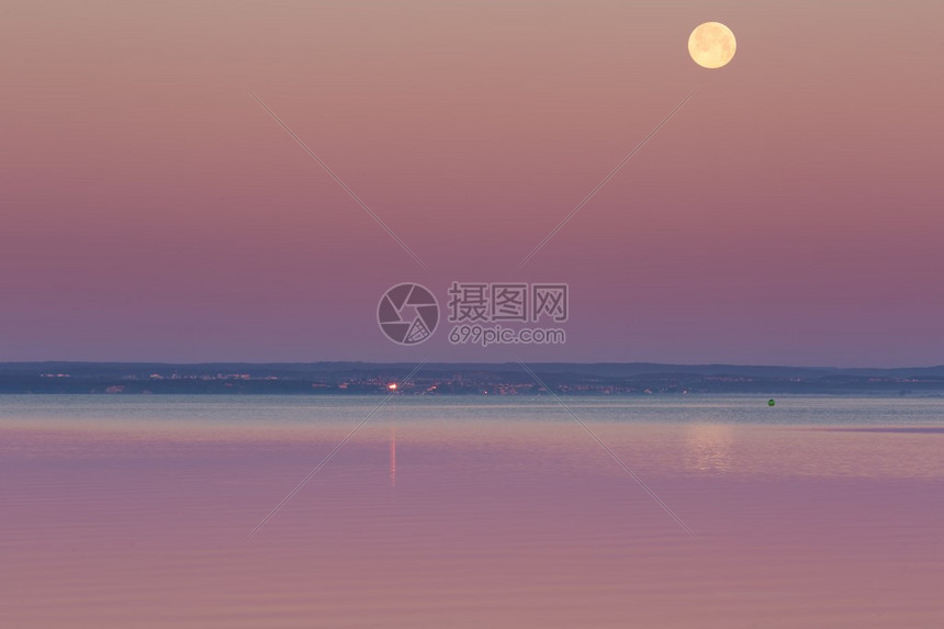Gdanska湾月亮在波罗的高清图片下载-正版图片507208850-摄图网
