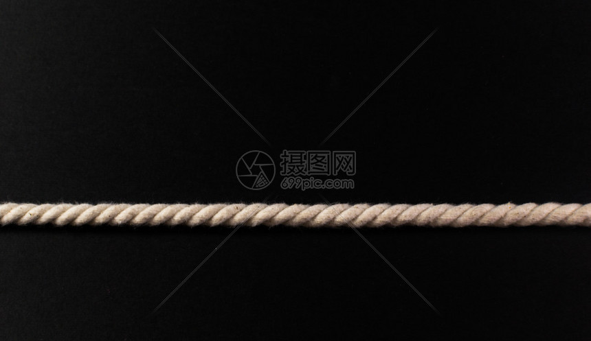 黑色背景上的白色绳高清图片下载-正版图片507215319-摄图网