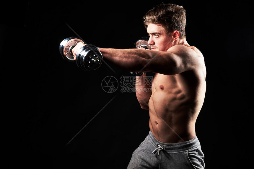 一个年轻身材适合的男模特高清图片下载-正版图片507242465-摄图网