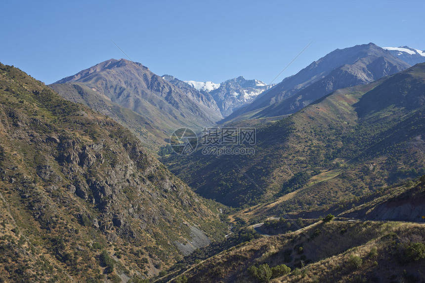 YerbaLoca自然保护区位于智利首都圣地亚哥附近的安第斯山脉海拔约200高清图片下载-正版图片507251180-摄图网