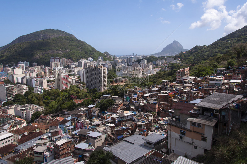 从SantaMarta贫民窟对里约热内卢Humaita区高清图片下载-正版图片507251513-摄图网