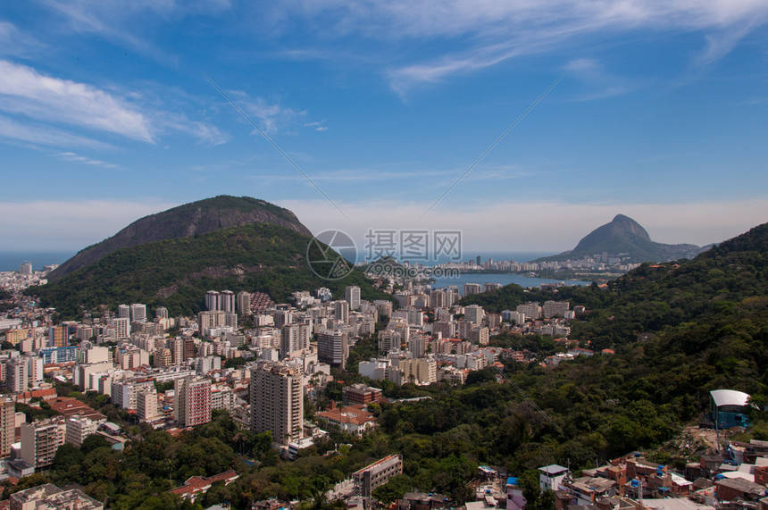 从SantaMarta贫民窟对里约热内卢Humaita区高清图片下载-正版图片507273381-摄图网