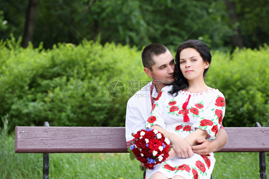 乌克兰式的婚礼上的Gro高清图片下载-正版图片507283854-摄图网