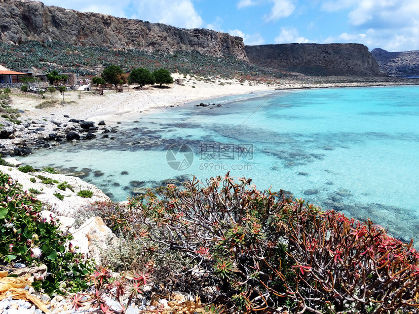 Crete岛海滩和山丘的海景高清图片下载-正版图片507298214-摄图网