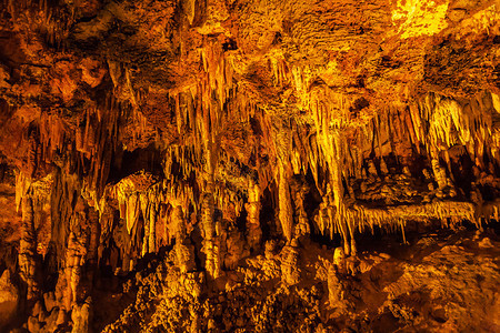 美国弗吉尼亚Lurray洞穴镜像池中有反射的粉状物和stala高清图片下载-正版图片507324069-摄图网