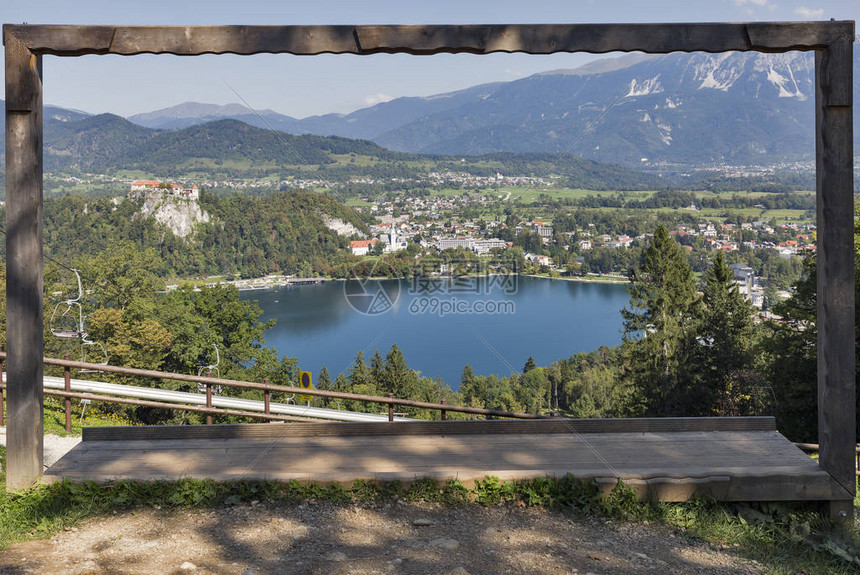 在斯特拉扎Straza的木质相框上高清图片下载-正版图片507327350-摄图网