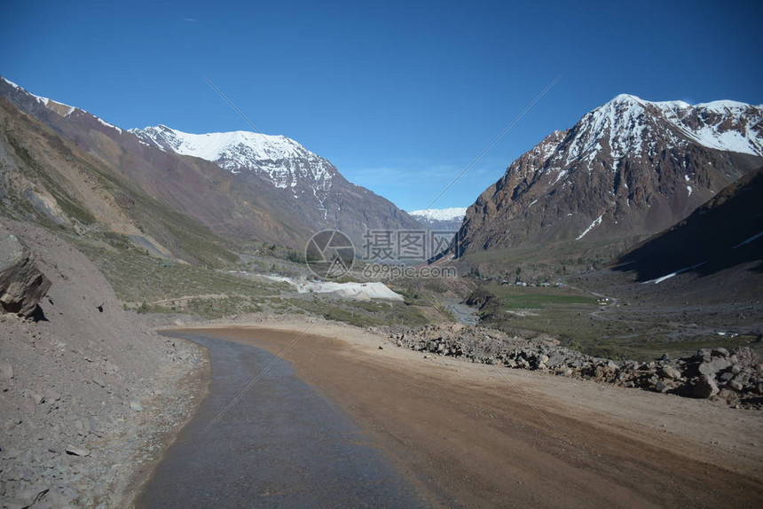 智利圣地亚哥山区和山谷地高清图片下载-正版图片507340624-摄图网