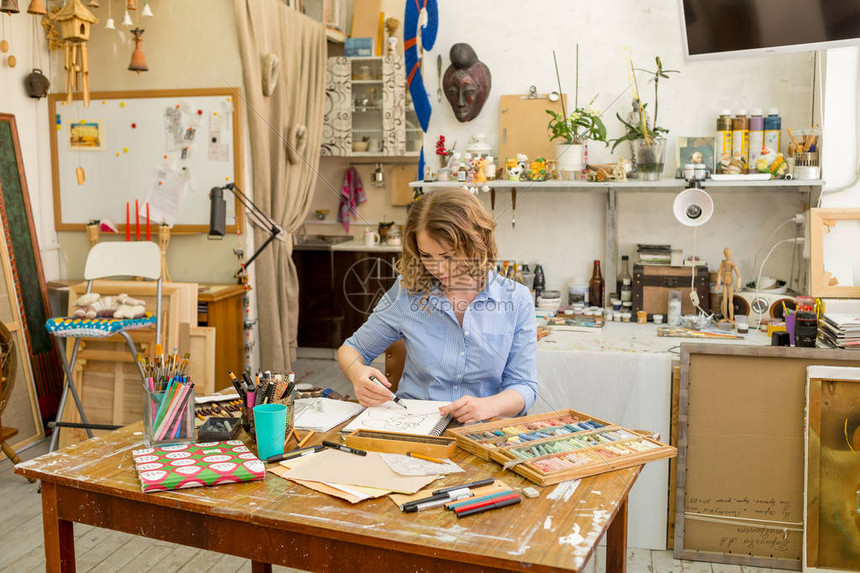 美丽的艺术家在艺术高清图片下载-正版图片507347322-摄图网