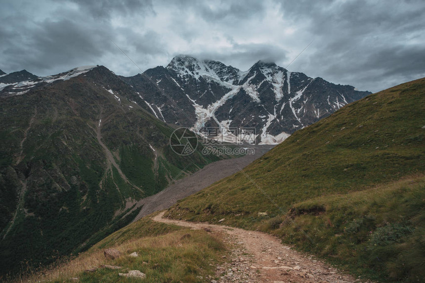 埃尔布鲁斯山的大高加索山脉从高清图片下载-正版图片507351106-摄图网