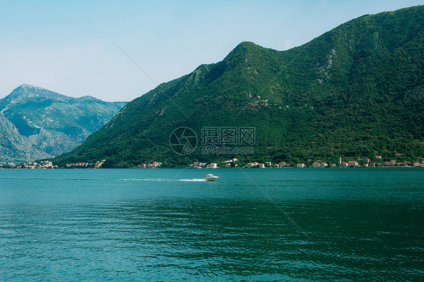 黑山科托尔湾的船亚得里亚海水域船只高清图片下载-正版图片507365255-摄图网