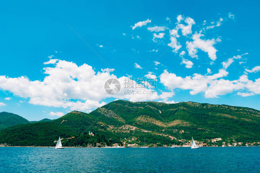 Regatta在亚得里亚海科托尔邦博卡湾的游艇上高清图片下载-正版图片507369962-摄图网