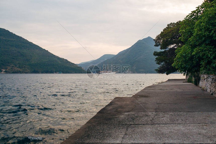 在黑山亚得里亚海高清图片下载-正版图片507385058-摄图网