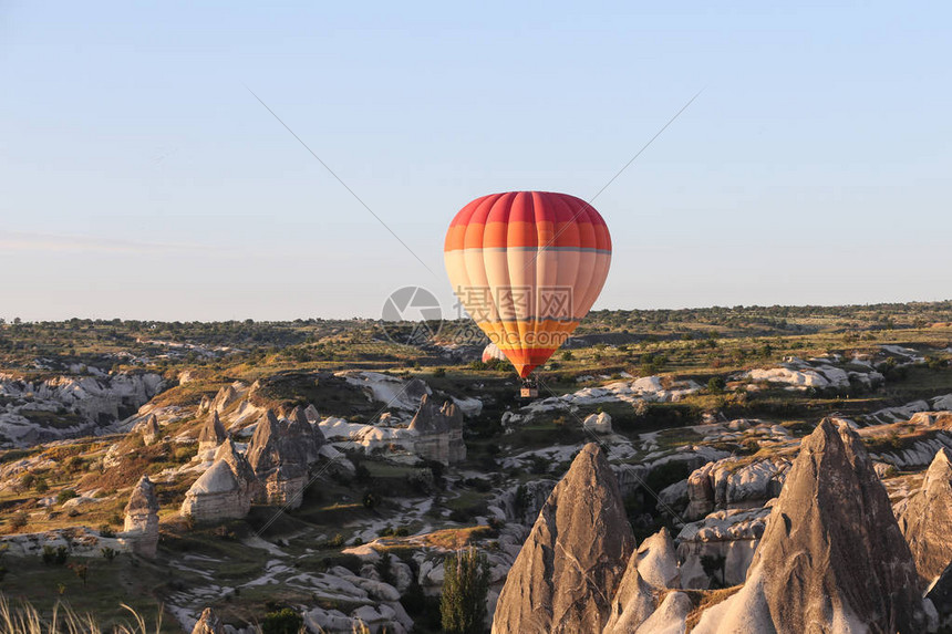 土耳其卡帕多西亚山谷的热气球高清图片下载-正版图片507404239-摄图网