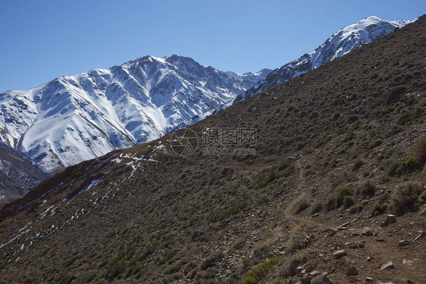 ParqueYerbaLoca山脉地貌位于靠近智利首都圣地亚哥高清图片下载-正版图片507404675-摄图网