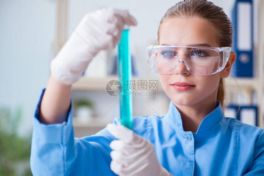 女科学家研究人员进行的实验室试验高清图片下载-正版图片507410768-摄图网