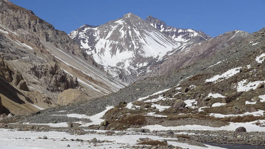 智利圣地亚哥冬季的山雪风景智高清图片下载-正版图片507412879-摄图网