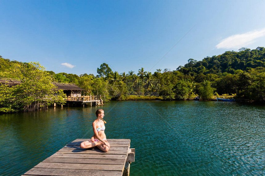 在泰国KohKood岛AoNoi海滩码头泰国KohKood岛的热带夏季高清图片下载-正版图片507436386-摄图网