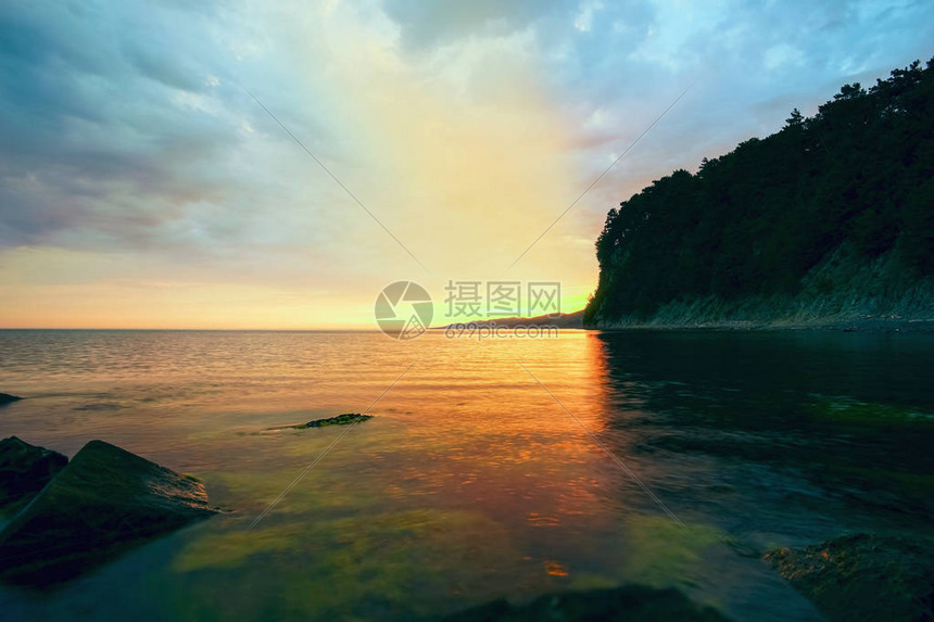 俄罗斯布赫塔伊纳尔Bukhta高清图片下载-正版图片507444263-摄图网