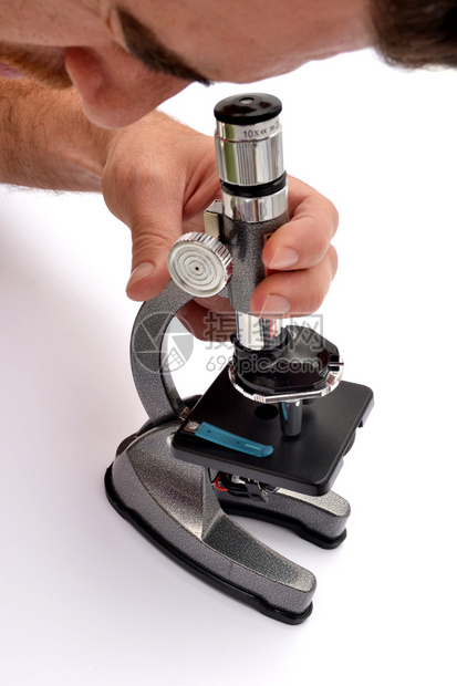 透过显微镜看的人高清图片下载-正版图片507530144-摄图网
