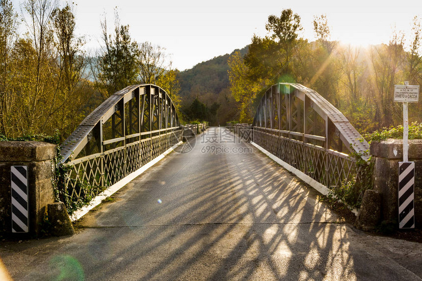 意大利Merse河上旧高清图片下载-正版图片507571461-摄图网