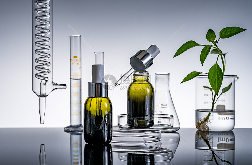 实验室里的玻璃器皿高清图片下载-正版图片507614945-摄图网