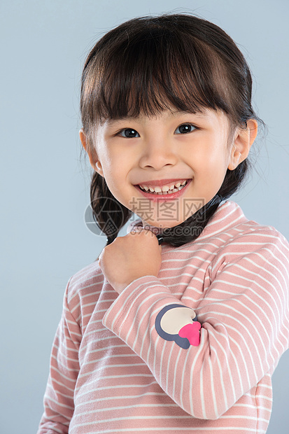 一个可爱的小女孩高清图片下载-正版图片507621138-摄图网