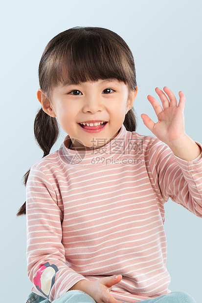 一个可爱的小女孩高清图片下载-正版图片507621514-摄图网