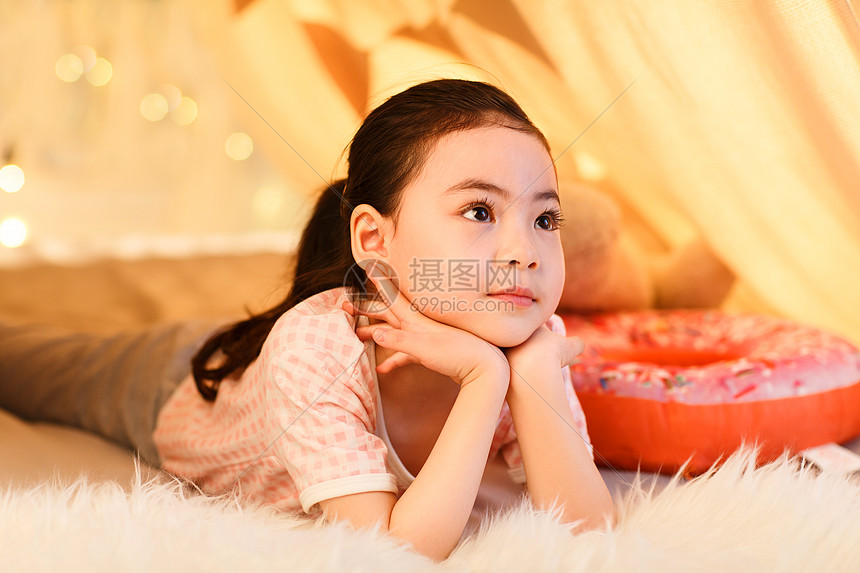 可爱的小女孩高清图片下载-正版图片507634048-摄图网